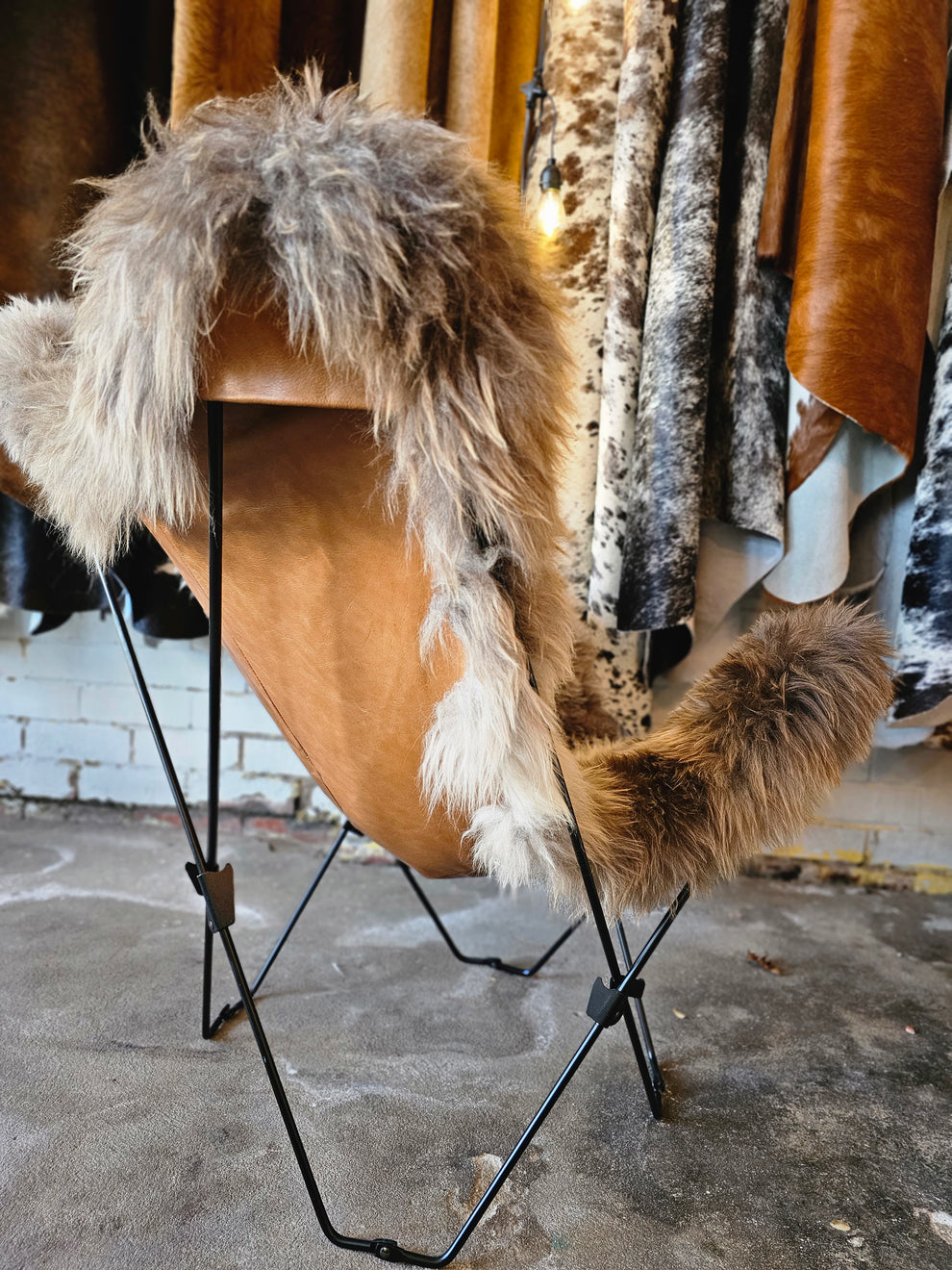 Butterfly Chair / Natural New Zealand Sheepskin & Biscotto Leather ...